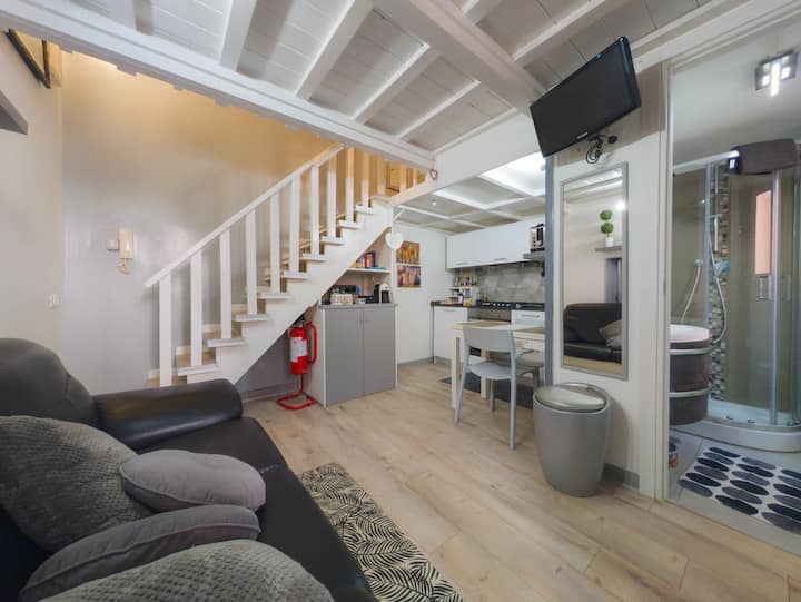 The Place To A Sweet Roman Holiday - Roma