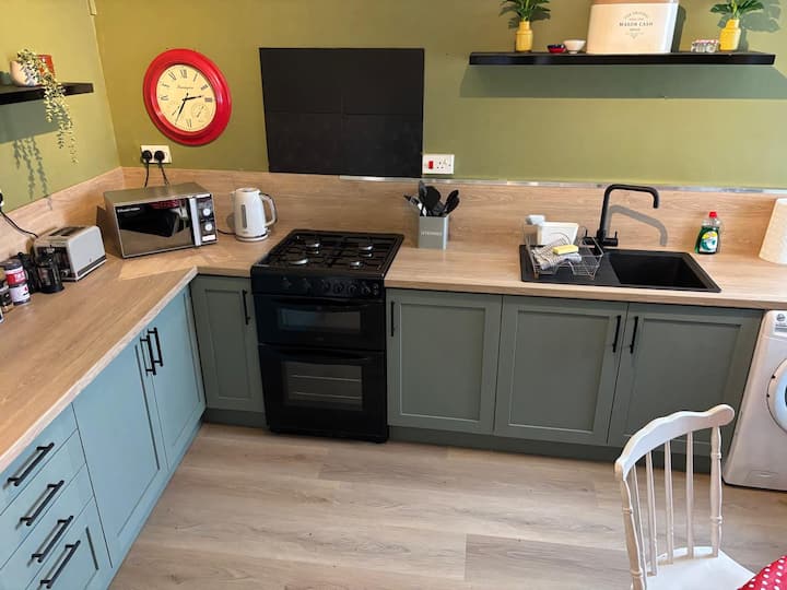 Cosy Central 2 Bedroom Apartment - Free Parking - Inverness
