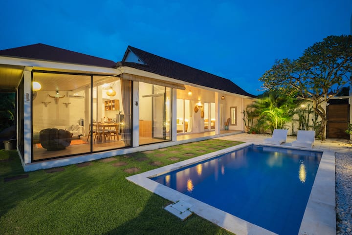 2br Privatepool Ricefield View Villa Berawa Canggu - Canggu