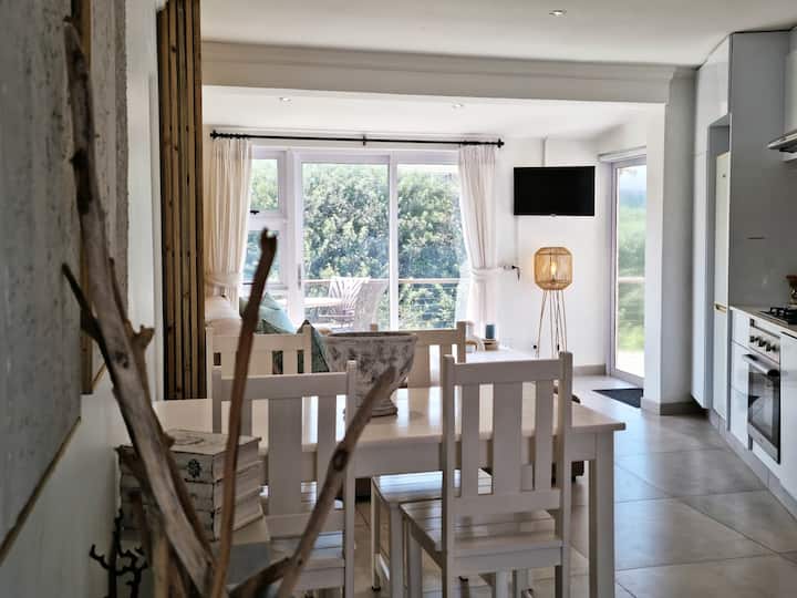 Beachfront, Sea View  2 Bedroom Apartment. - Port Alfred