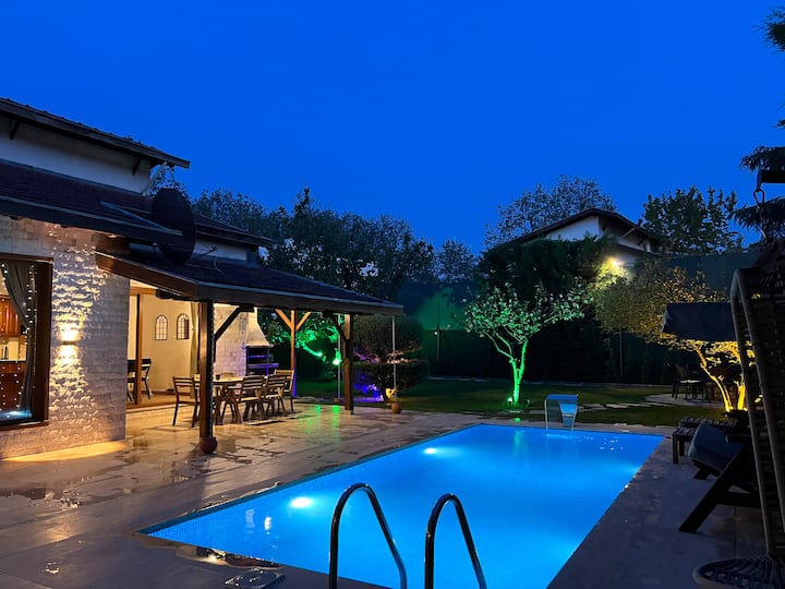 Müstakil Isıtmalı Havuzlu Villa Zeyfat Home… - Kocaeli