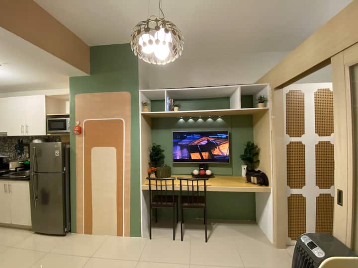 Fully Furnished 1 Br Unit W/ Balcony (Amenities). - Makati