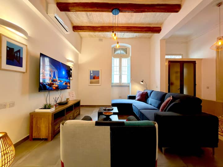 Gorgeous Sea Side Townhouse In City Center - Malta