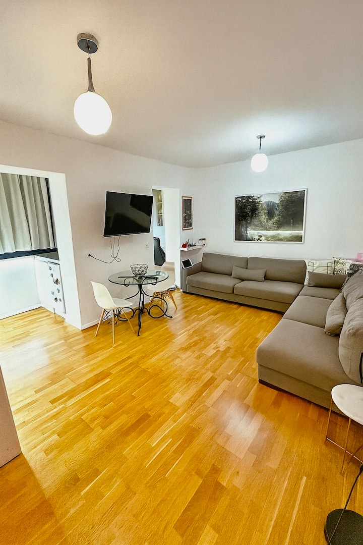 Lovely 1 Bedroom Apartment In The Center Of Tirana - Tirana