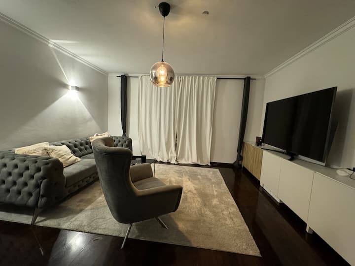 Crib By Emre. Chill For A Night - Dortmund