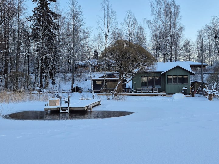 Cozy Tinyhouse By The Lake With An Outdoor Jacuzzi - Espoo
