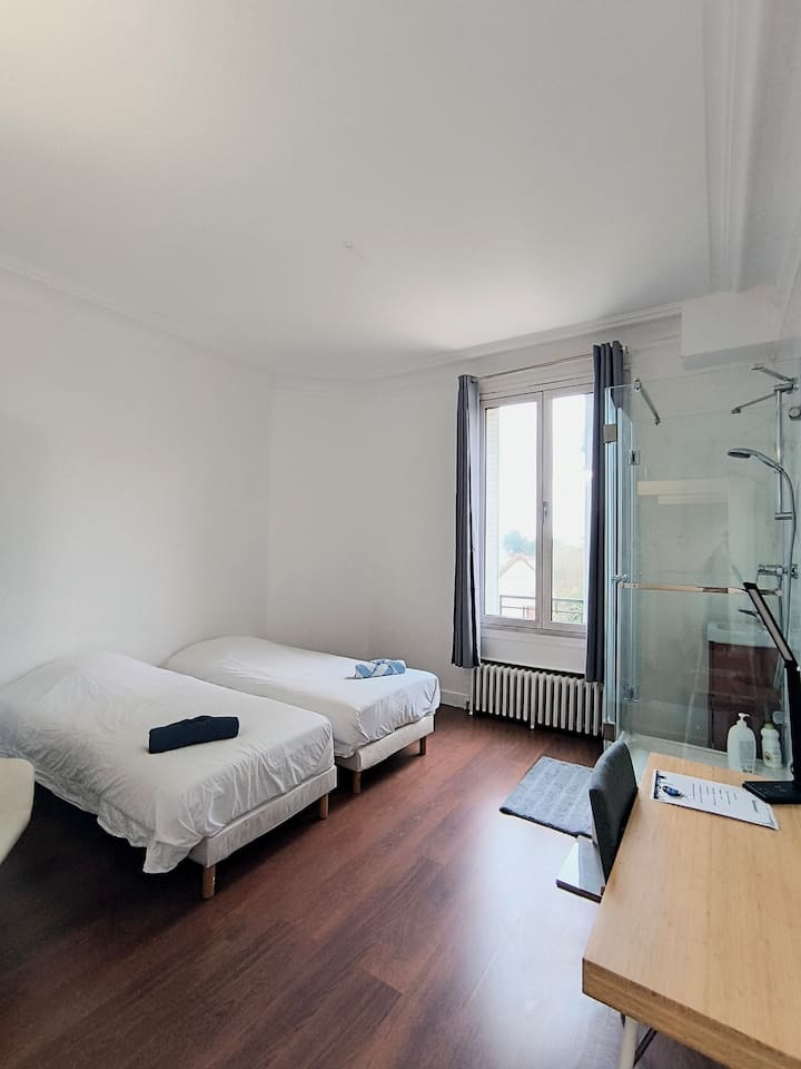 Chambre Privée Avec 2 Lits Et 1 Douche - Vitry-sur-Seine