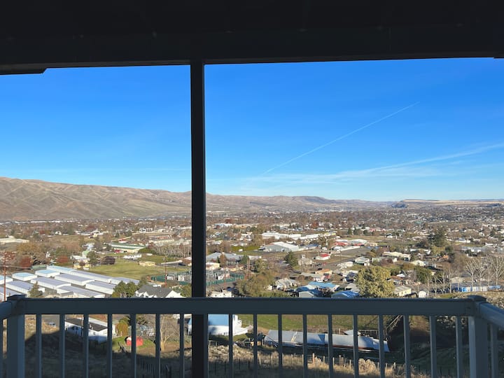 Spacious Oasis With A View! Lower Level Is Yours! - Lewiston, ID
