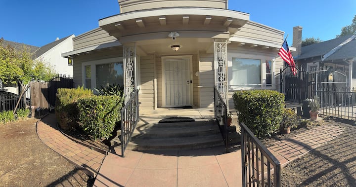 Entire Home, In The Heart Of The Miracle Mile!.. - Stockton, CA