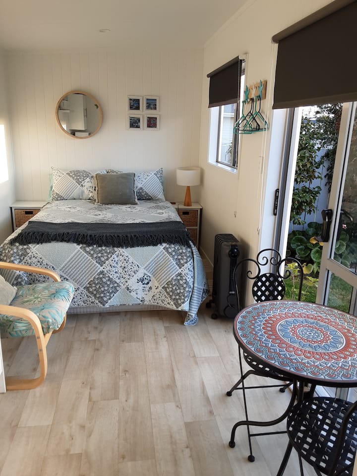 Cozy Convenient Self Contained Cabin - Mount Maunganui