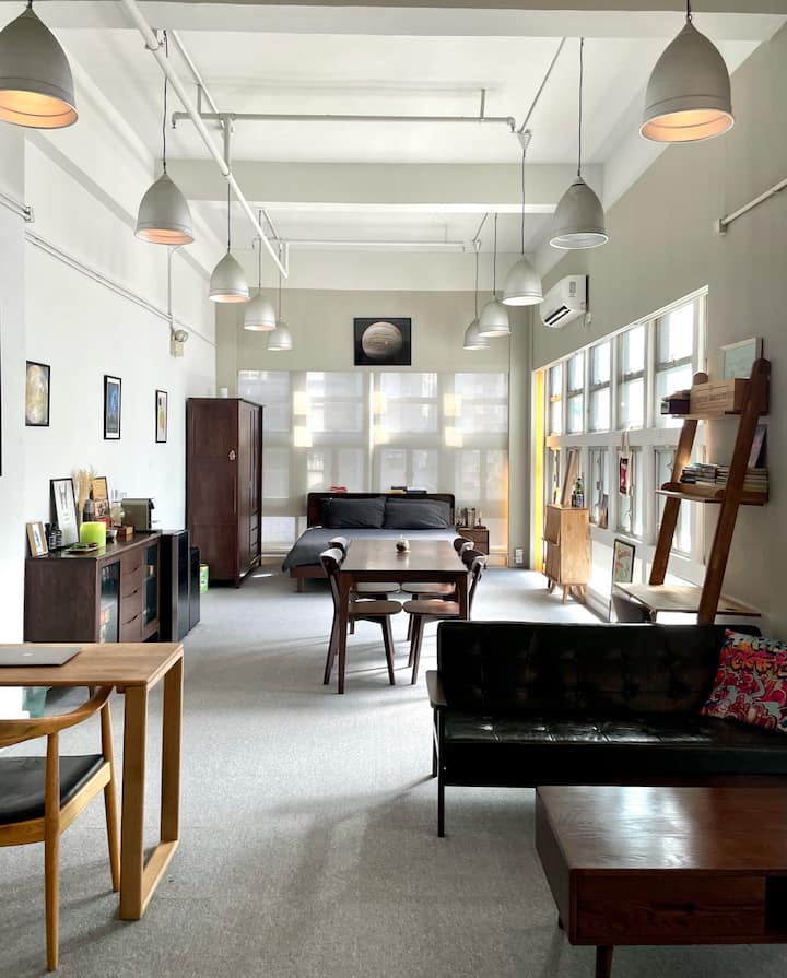 Modern Spacious Designer Studio Walk Up Above Mtr - Central