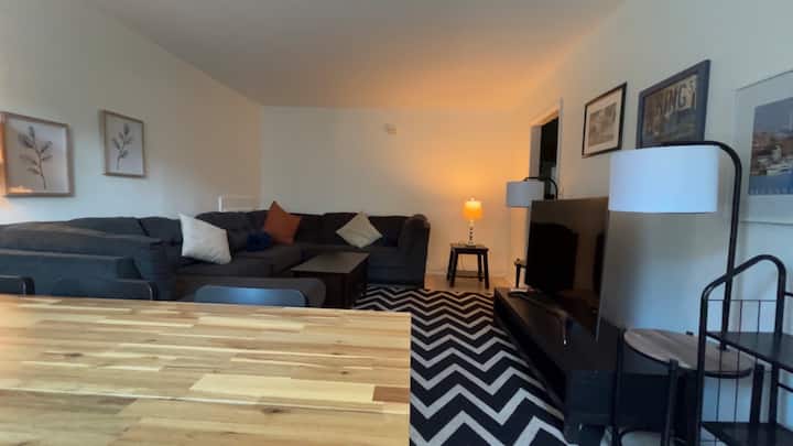 7 Mins Walk To Metro,cozy Single Home,parking,wifi - Arlington, VA
