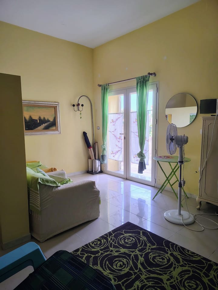 Mono Lowcost Con Veranda Non Lontano Da Olbia - Monti