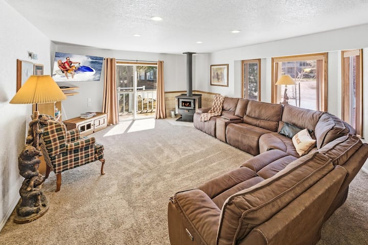 Walk To The Lake! Pool Table! Hot Tub! - Big Bear Lake, CA