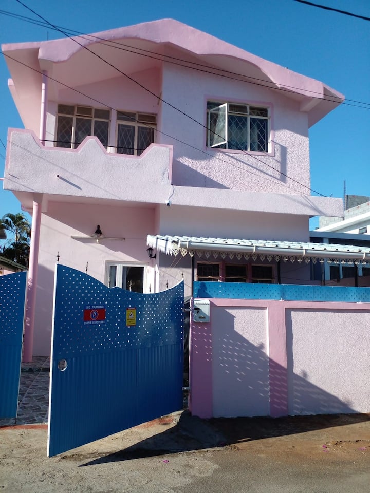 Adorable 2 Bedroom Space In Coromandel. - Port Louis