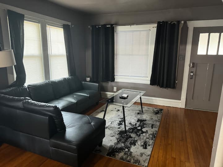 Oasis 2 Bdrm Apartment With Off Street Parking. - Mount Zion, IL