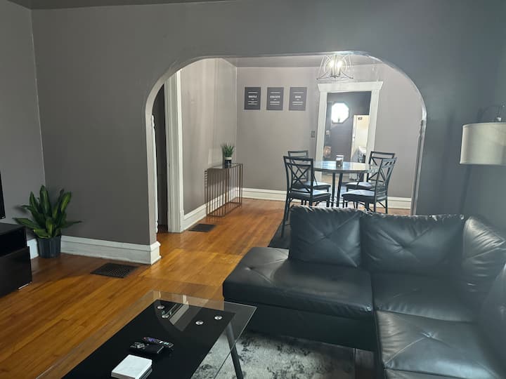 Oasis 2 Bdrm Apartment With Off Street Parking. - Mount Zion, IL