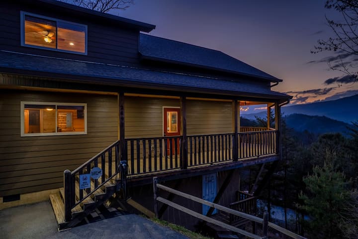 Panoramic Views! Resort Pool | Hot Tub | Top 10% - Townsend, TN