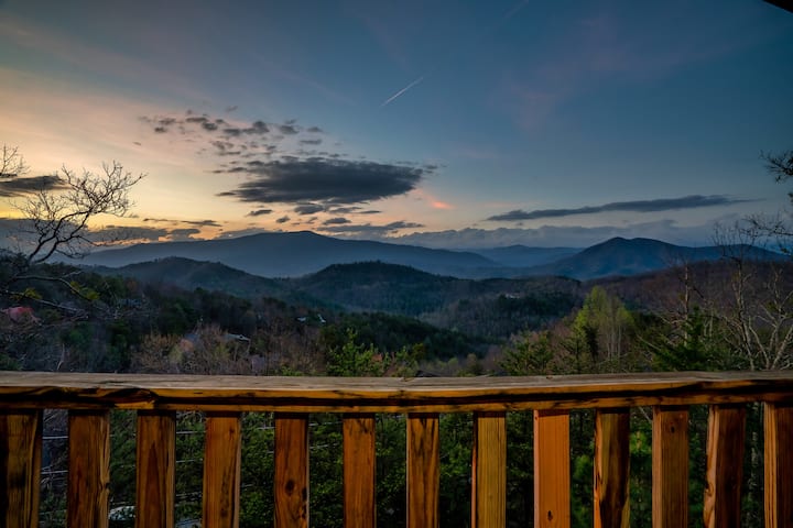 Unbeatable Views - Hottub  - Peace And Quiet - Wears Valley, TN