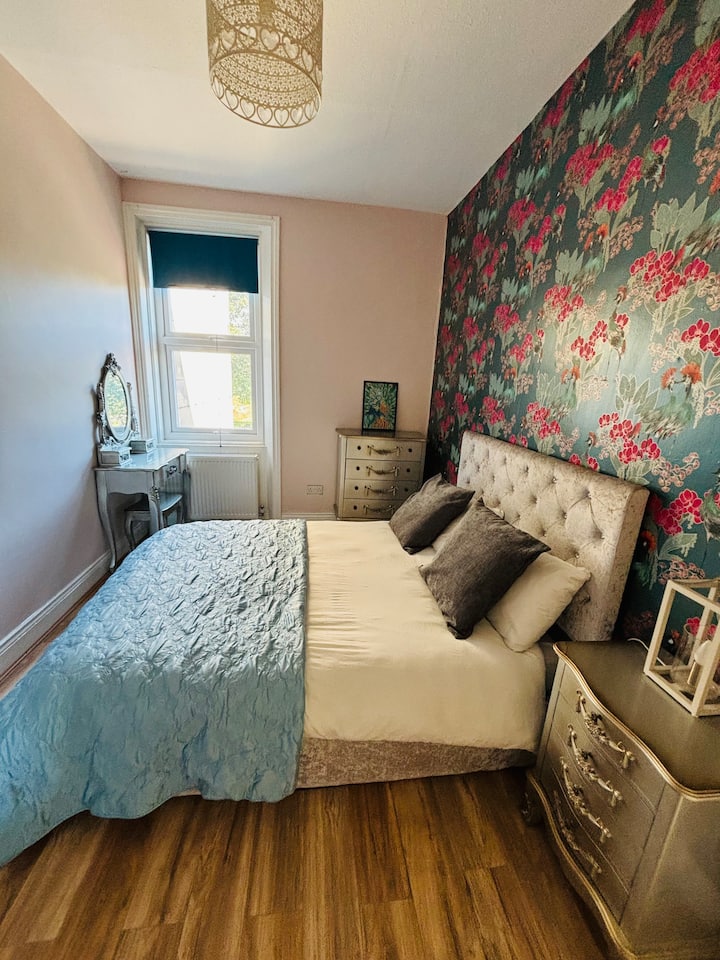 The Blue Room, Free Parking - Newcastle upon Tyne