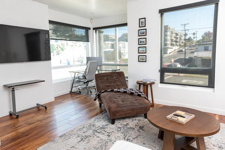 Chic Sd Basecamp · Walk To Downtown - Marina - San Diego