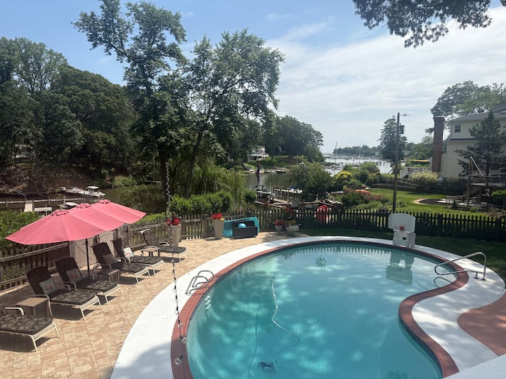 Celebrate Summer In Your Private Pool & Hot Tub - Arnold, MD