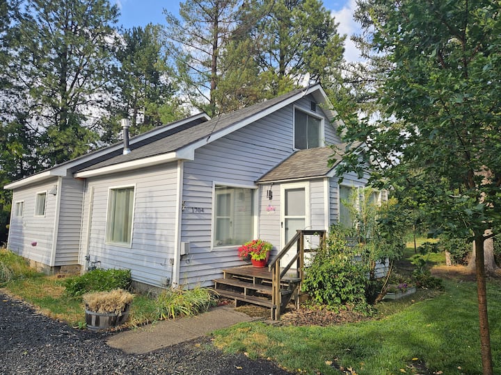 Whole Home. Fireplace, 5 Beds, Huge Yard - Moscow, ID