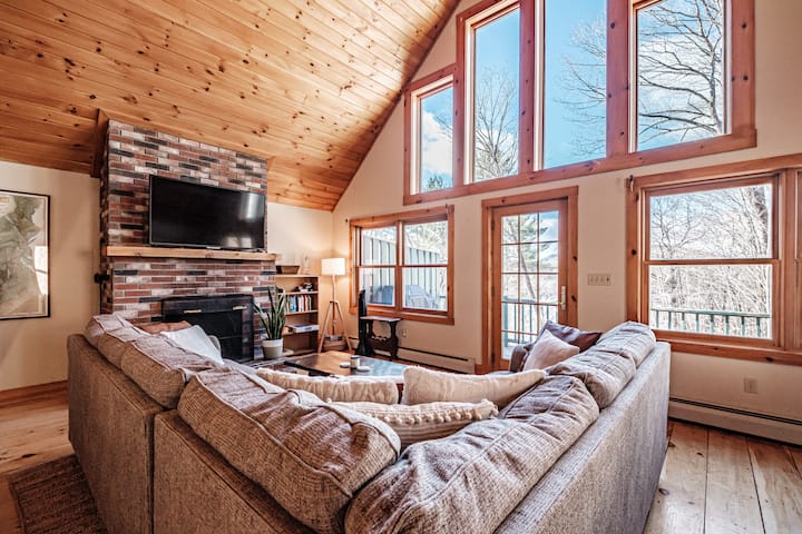 Ski Mountain Getaway |Sleeps 16| Hot Tub | Views - Maine