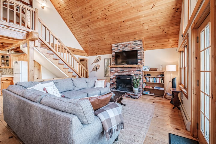 Ski & Relax: Sunday River Retreat, Hot Tub! - Greenwood, ME