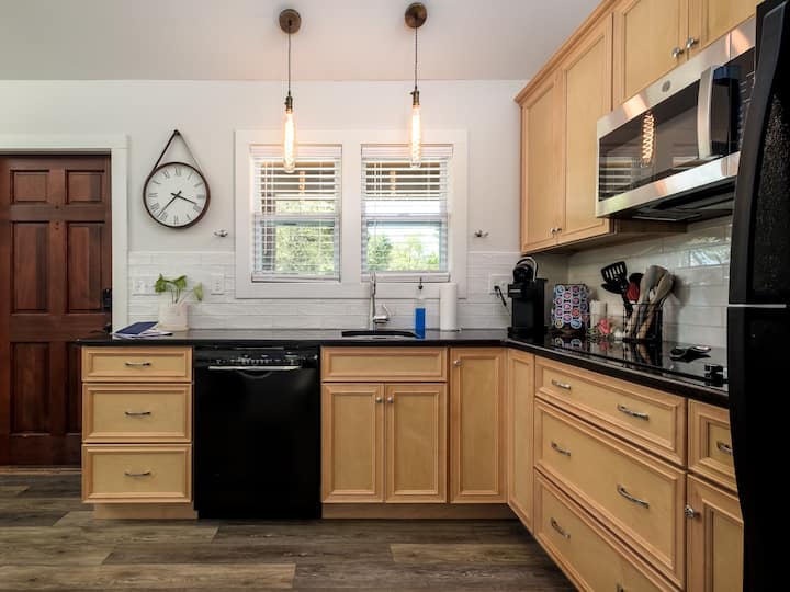 Duckworth Cottage (Unit A) - Steps To Downtown! - Brevard, NC