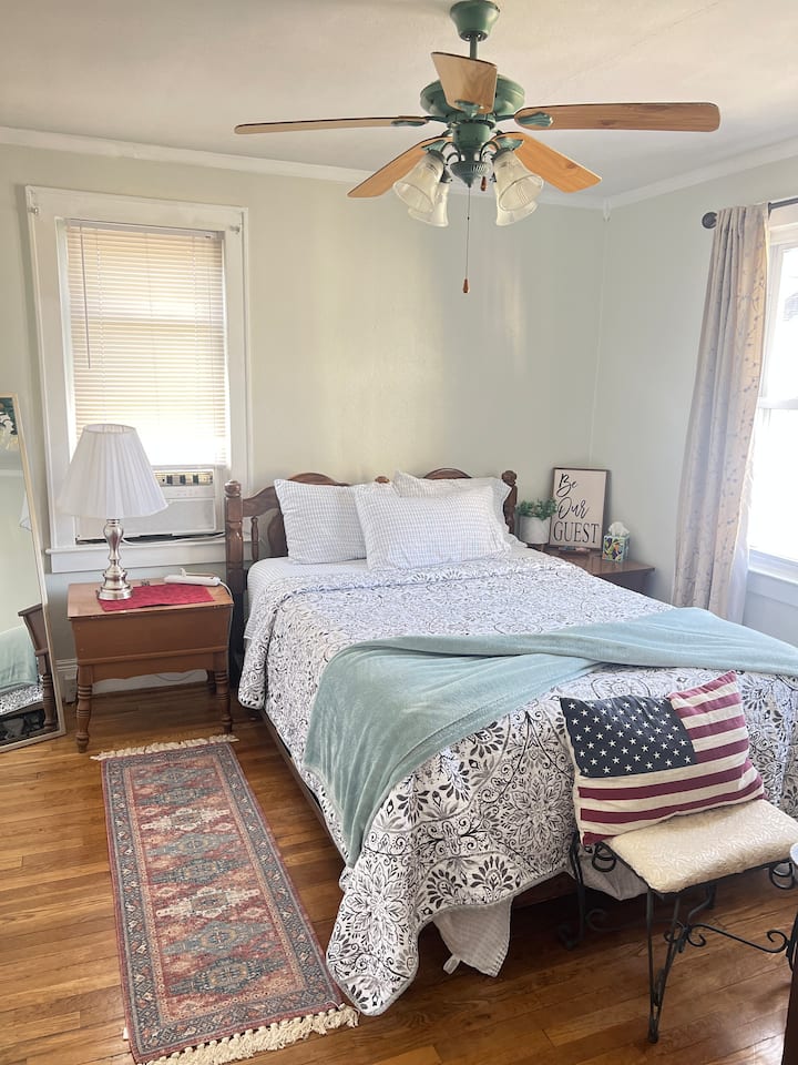 Cozy. 1 Bedroom. Apartment. And Pullout Couch - Point Pleasant, WV