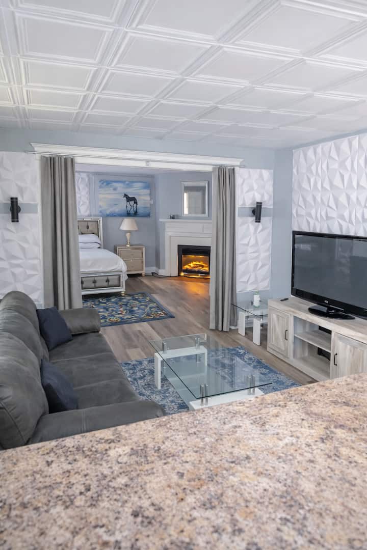 Spacious Private 1br | Wifi | Yard - Upper Darby, PA