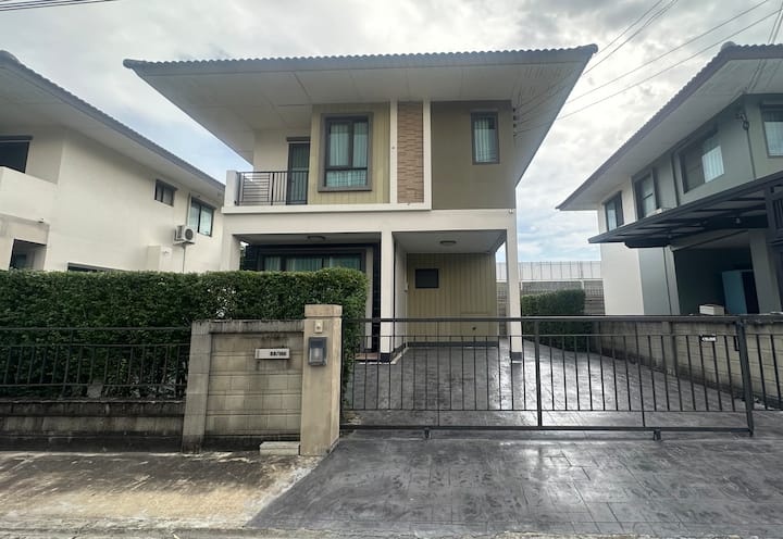 Charming Retreat Home & Pool Minutes To Airport - Aéroport Suvarnabhumi de Bangkok (BKK)