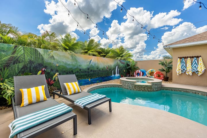 Jungle Paradise • Pool • Jacuzzi • Sleeps 14 - Cape Coral, FL