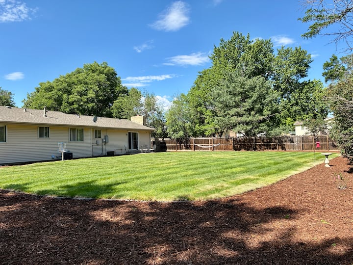 Cozy Vintage 1970s Home With Large Fenced Yard - 웨스트민스터