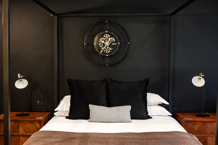 Open-plan Bachelor Apartment: Wildedonkie - Lichtenburg