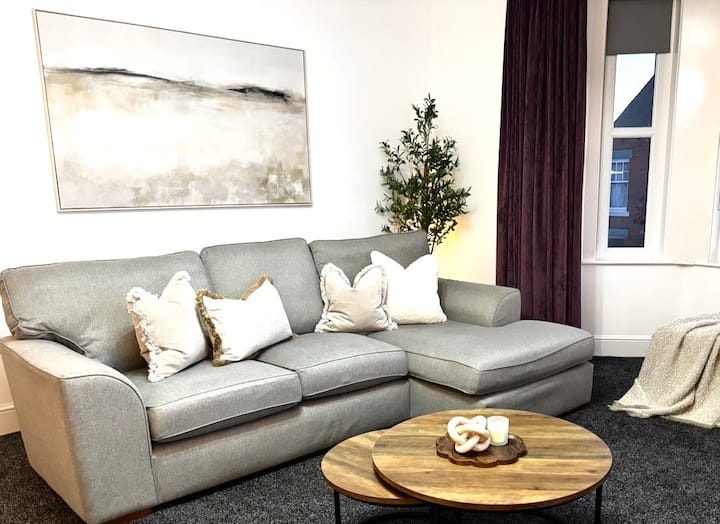 3-bed Sleeps 6 | Parking | 10 Min Leeds| M62/m1 - Leeds