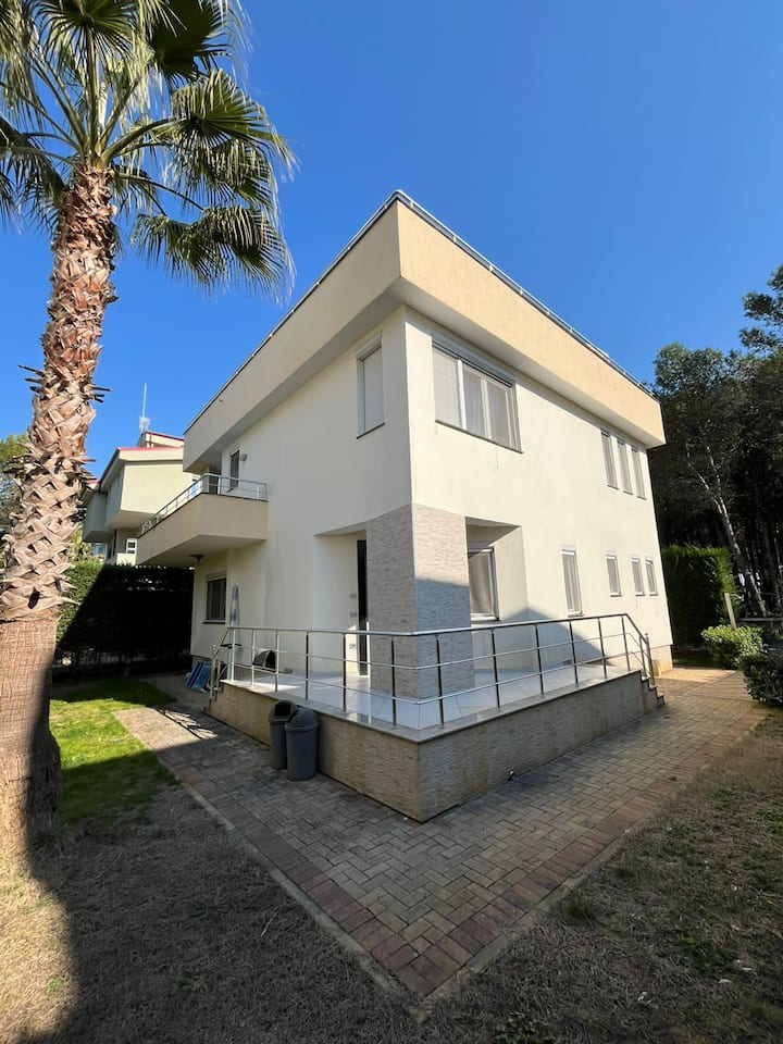 Beach Villa In Qerret - Golem