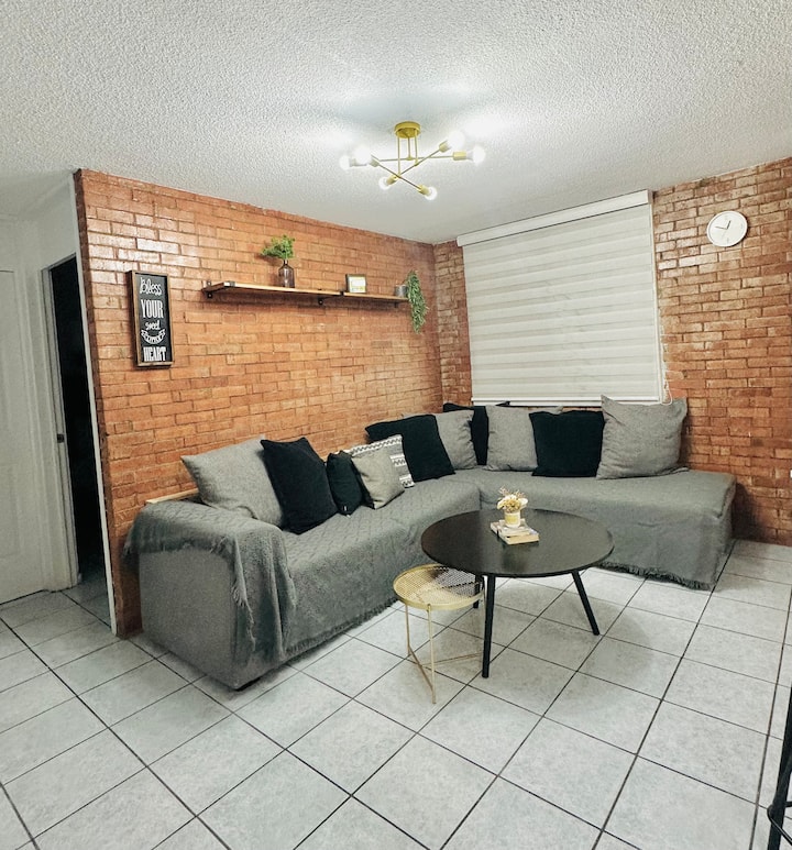 Apartment 5 Min Away From Fnsm With Parking - Aguascalientes