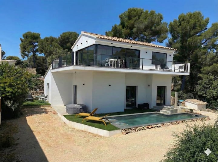 Studio Avec Jacuzzi Privatif Et Piscine Chauffée - La Ciotat