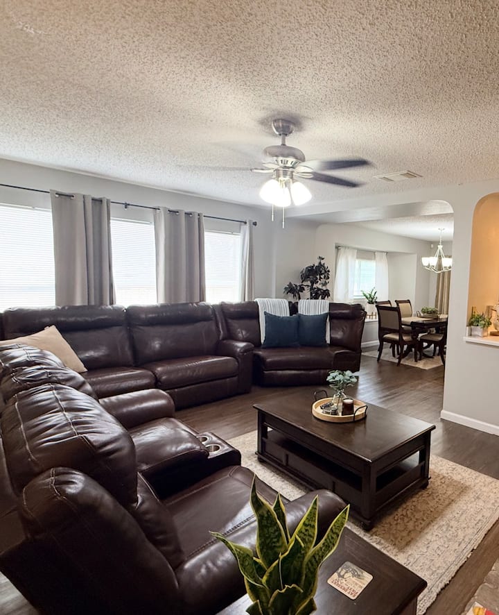 Cozy Home Away From Home Near
Seaworld & Six Flags - Helotes, TX