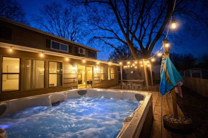 Brady Haus • Hot Tub • King Beds • Near Mall & I29 - Sioux Falls, SD