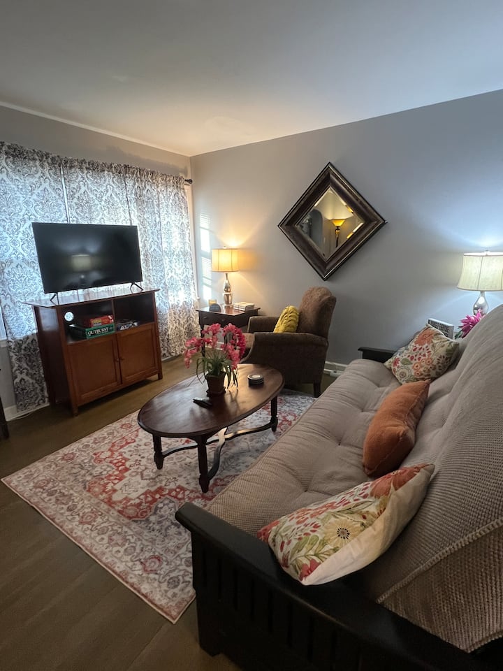 Cozy Meadow 2 Bedroom House Central Como Location - Columbia, MO