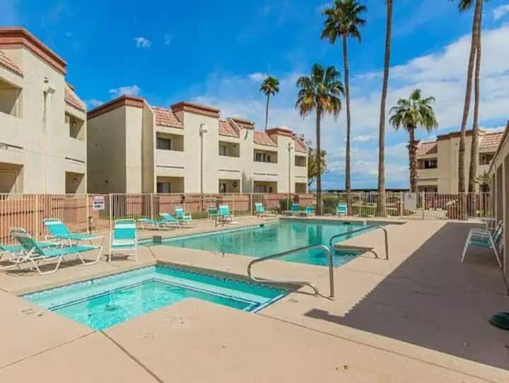 Mercedes Nest/entire Condo/king Bed/swimpool - Surprise, AZ