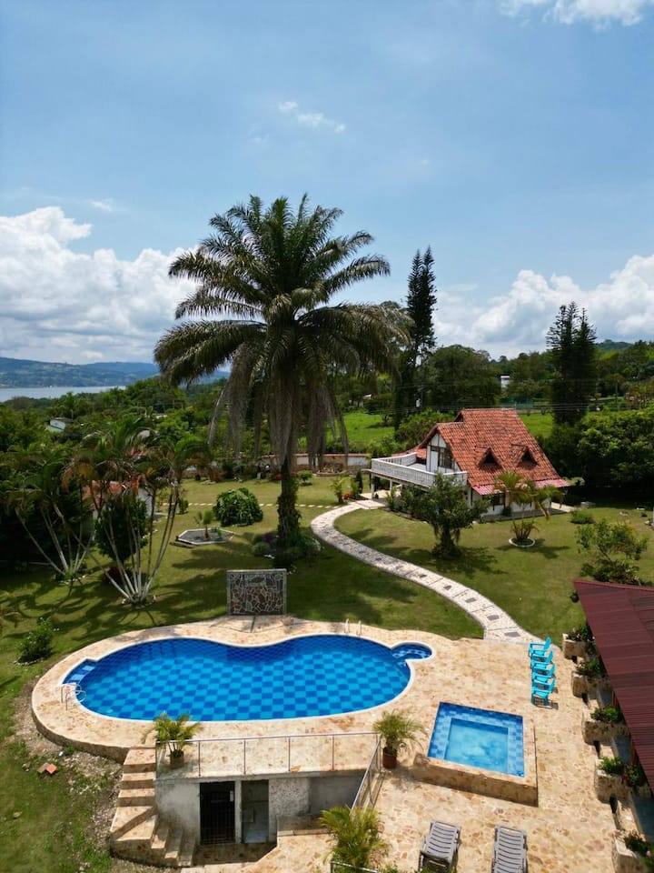 Casa Campestre En El Lago Calima - Valle del Cauca