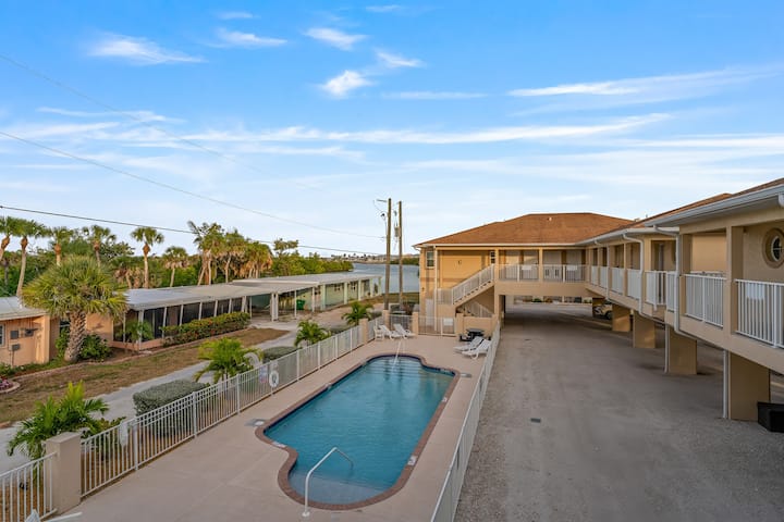 Studio, Pool, Private Beach, Boat Dock Shark Teeth - Manasota Key, FL