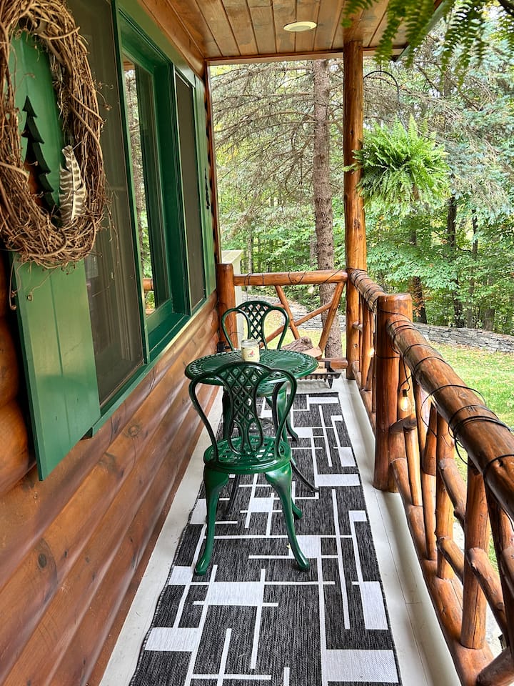 Real Log Cabin,stone Fireplace,great Wifi, Private - Phoenicia, NY