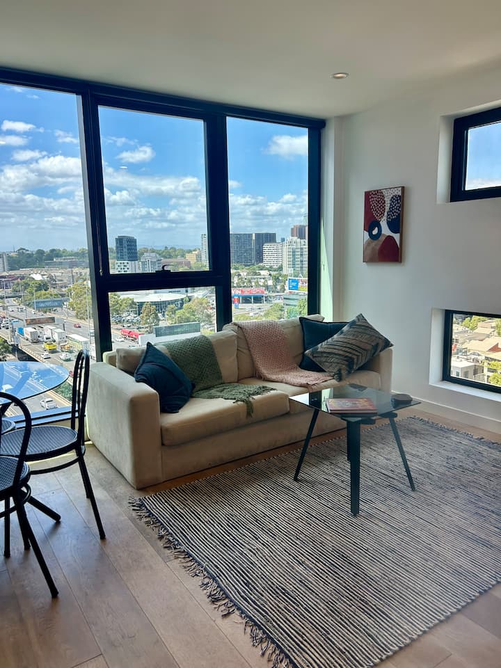 Bright/sunny 2 Bedroom Apt. Central Location - Melbourne