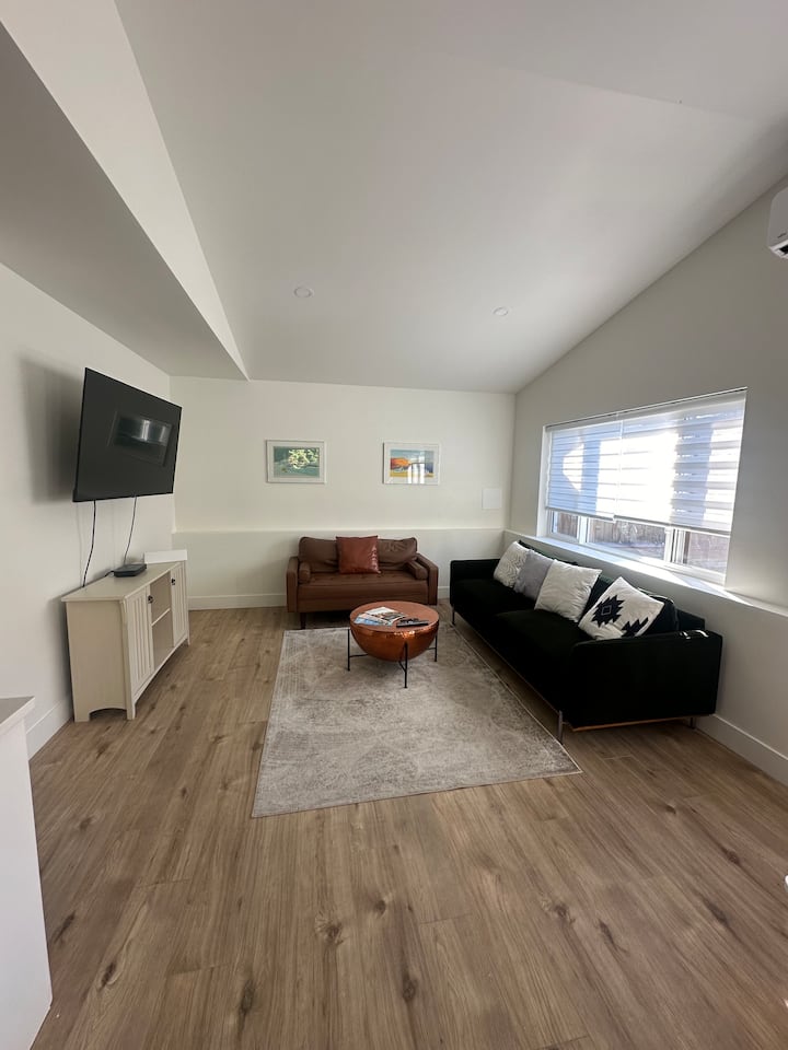 Cozy Two-bedroom Suite In Sidney By The Sea! - Sidney
