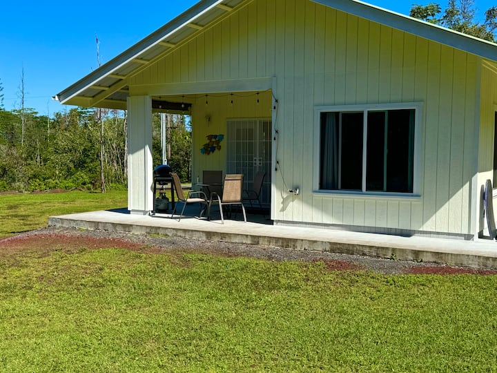 Sunset Suzy's Volcano Hale One Free Night! - Pāhoa, HI